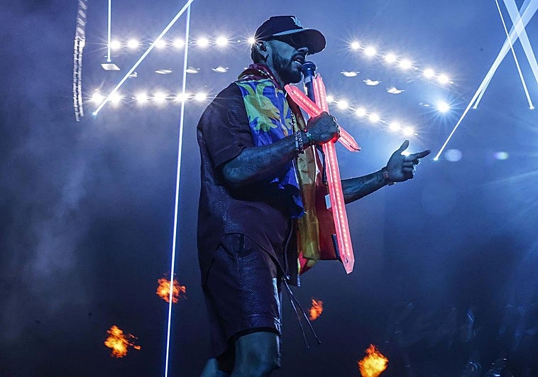 El 'Real hasta la muerte' toma Valencia: Anuel AA se corona como el rey del trap en un concierto ...